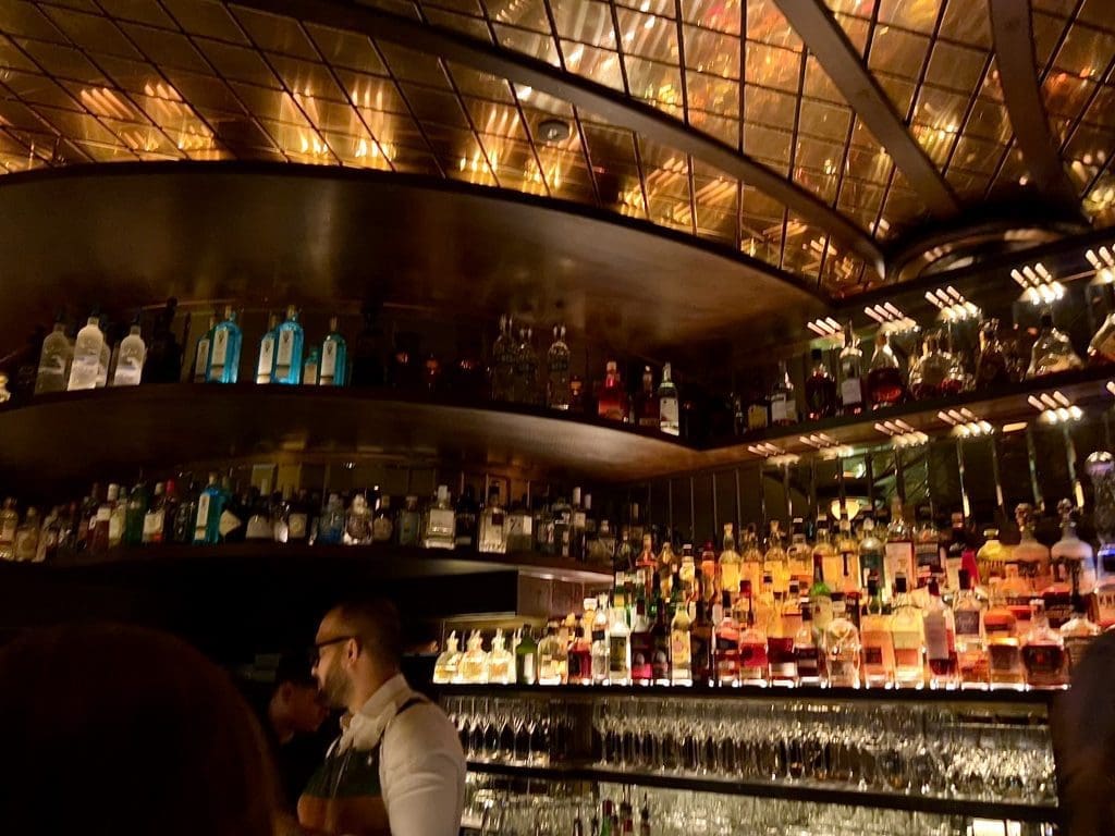 9 Best Cocktail Bars in Vienna (From Chill to Speakeasy)
